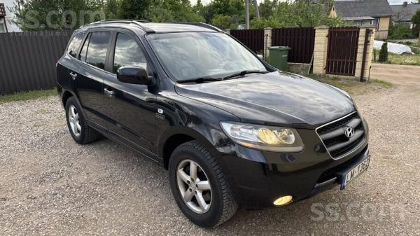 Black Hyundai Santa Fe 2006 in Rezekne, with an engine capacity of 2.20 L and mileage of 246 thousand km for 2950 €, photo 6 on AUTOMOTO.COM.LV