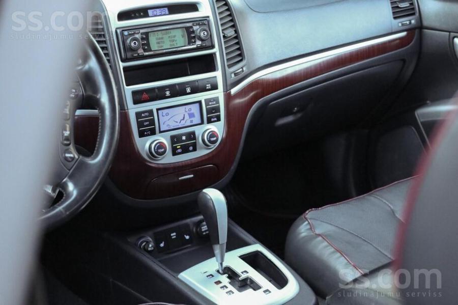 Melns Hyundai Santa Fe 2006 Rīga, ar dzinēja tilpumu 2.20 L un nobraukumu 0 tūkst. km par 2995 €, foto 11 vietnē AUTOMOTO.COM.LV
