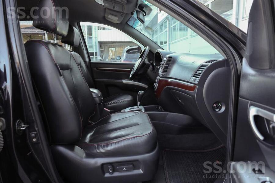 Melns Hyundai Santa Fe 2006 Rīga, ar dzinēja tilpumu 2.20 L un nobraukumu 0 tūkst. km par 2995 €, foto 16 vietnē AUTOMOTO.COM.LV