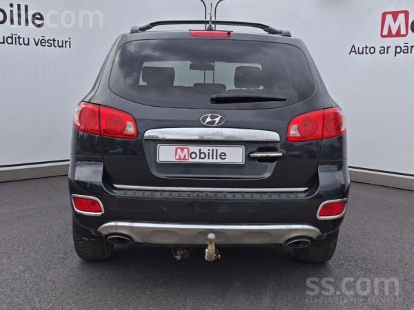 Black Hyundai Santa Fe 2006 in Riga, with an engine capacity of 2.20 L and mileage of 266 thousand km for 3650 €, photo 5 on AUTOMOTO.COM.LV