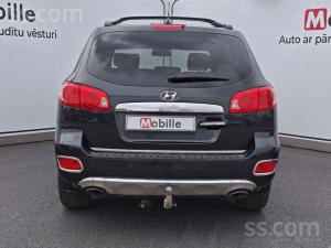 Melns Hyundai Santa Fe 2006 Rīga, ar dzinēja tilpumu 2.20 L un nobraukumu 266 tūkst. km par 3650 €, foto 6 vietnē AUTOMOTO.COM.LV