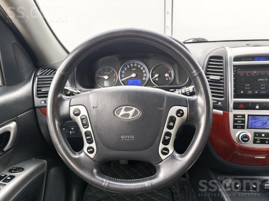 Melns Hyundai Santa Fe 2006 Rīga, ar dzinēja tilpumu 2.20 L un nobraukumu 266 tūkst. km par 3650 €, foto 9 vietnē AUTOMOTO.COM.LV
