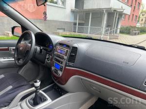 Black Hyundai Santa Fe 2006 in Riga, with an engine capacity of 2.20 L and mileage of 291 thousand km for 2900 €, photo 7 on AUTOMOTO.COM.LV