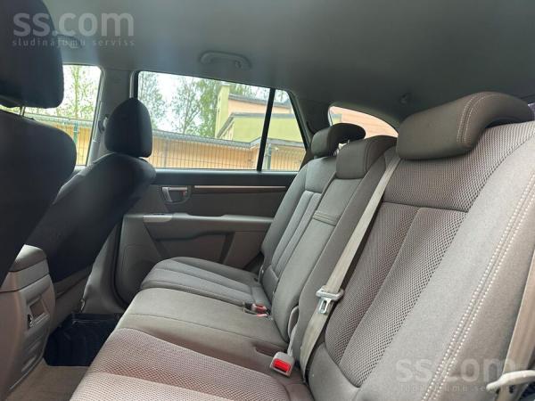 Melns Hyundai Santa Fe 2006 Rīga, ar dzinēja tilpumu 2.20 L un nobraukumu 291 tūkst. km par 2900 €, foto 5 vietnē AUTOMOTO.COM.LV