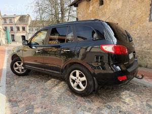 Black Hyundai Santa Fe 2006 in Cesis, with an engine capacity of 2.20 L and mileage of 432 thousand km for 2290 €, photo 5 on AUTOMOTO.COM.LV