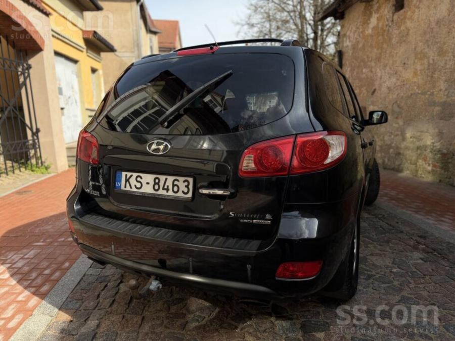Black Hyundai Santa Fe 2006 in Cesis, with an engine capacity of 2.20 L and mileage of 432 thousand km for 2290 €, photo 6 on AUTOMOTO.COM.LV