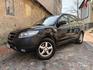 Black Hyundai Santa Fe 2006 in Cesis, with an engine capacity of 2.20 L and mileage of 432 thousand km for 2290 €, photo 9 on AUTOMOTO.COM.LV