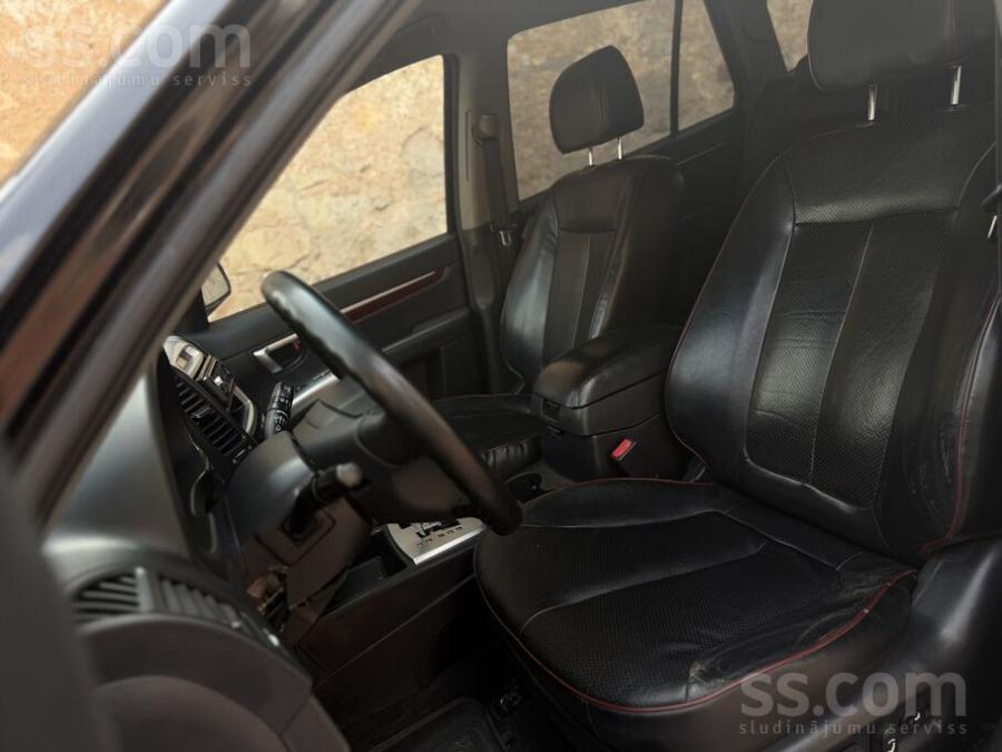 Black Hyundai Santa Fe 2006 in Cesis, with an engine capacity of 2.20 L and mileage of 432 thousand km for 2290 €, photo 10 on AUTOMOTO.COM.LV