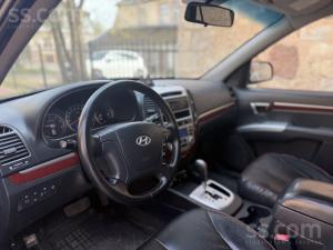 Black Hyundai Santa Fe 2006 in Cesis, with an engine capacity of 2.20 L and mileage of 432 thousand km for 2290 €, photo 13 on AUTOMOTO.COM.LV
