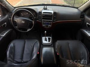Black Hyundai Santa Fe 2006 in Cesis, with an engine capacity of 2.20 L and mileage of 432 thousand km for 2290 €, photo 18 on AUTOMOTO.COM.LV