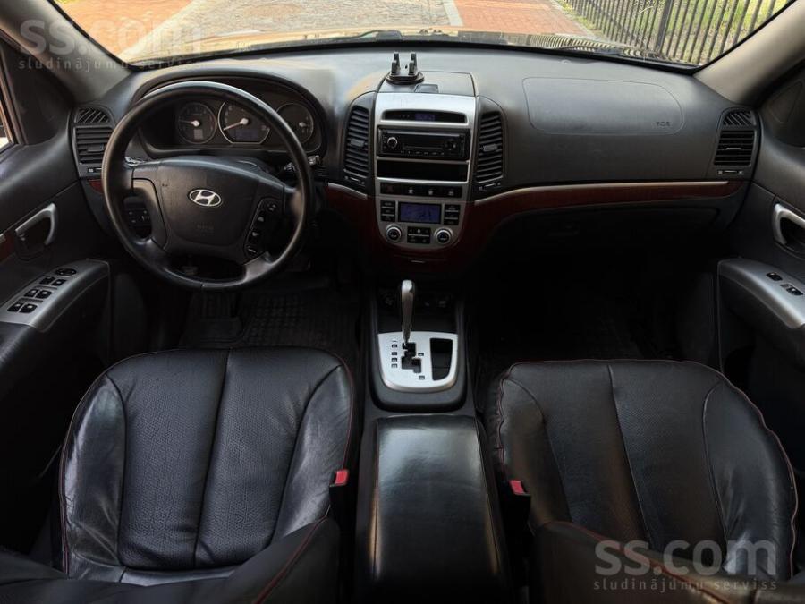 Black Hyundai Santa Fe 2006 in Cesis, with an engine capacity of 2.20 L and mileage of 432 thousand km for 2290 €, photo 18 on AUTOMOTO.COM.LV