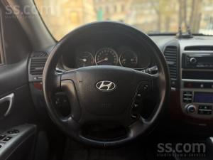 Black Hyundai Santa Fe 2006 in Cesis, with an engine capacity of 2.20 L and mileage of 432 thousand km for 2290 €, photo 22 on AUTOMOTO.COM.LV