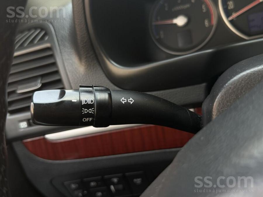 Black Hyundai Santa Fe 2006 in Cesis, with an engine capacity of 2.20 L and mileage of 432 thousand km for 2290 €, photo 25 on AUTOMOTO.COM.LV