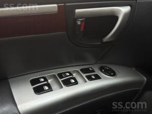 Black Hyundai Santa Fe 2006 in Cesis, with an engine capacity of 2.20 L and mileage of 432 thousand km for 2290 €, photo 26 on AUTOMOTO.COM.LV
