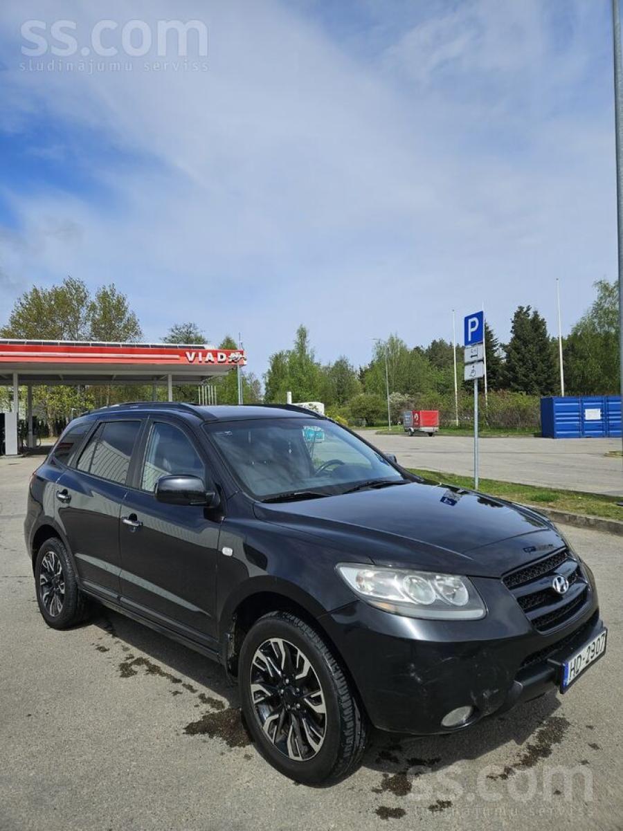Melns Hyundai Santa Fe 2006 Rīga, ar dzinēja tilpumu 2.20 L un nobraukumu 264 tūkst. km par 3600 €, foto 1 vietnē AUTOMOTO.COM.LV