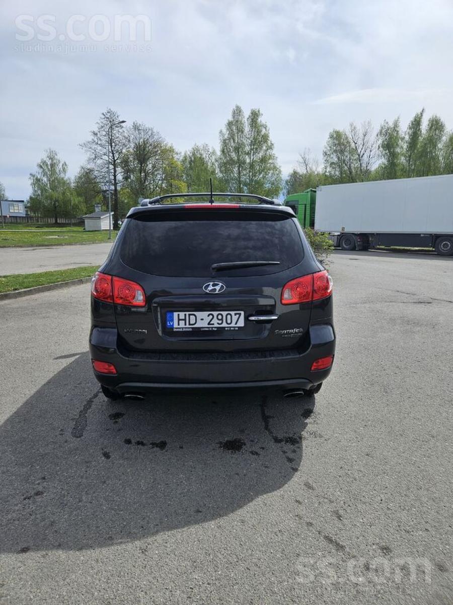 Melns Hyundai Santa Fe 2006 Rīga, ar dzinēja tilpumu 2.20 L un nobraukumu 264 tūkst. km par 3600 €, foto 5 vietnē AUTOMOTO.COM.LV