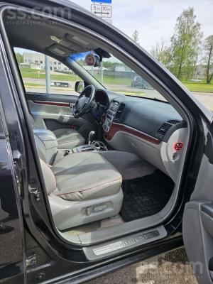 Melns Hyundai Santa Fe 2006 Rīga, ar dzinēja tilpumu 2.20 L un nobraukumu 264 tūkst. km par 3600 €, foto 7 vietnē AUTOMOTO.COM.LV