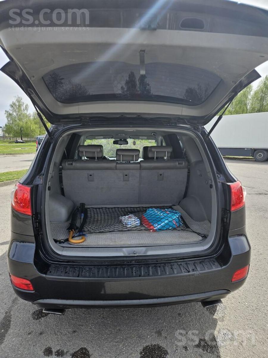 Melns Hyundai Santa Fe 2006 Rīga, ar dzinēja tilpumu 2.20 L un nobraukumu 264 tūkst. km par 3600 €, foto 9 vietnē AUTOMOTO.COM.LV