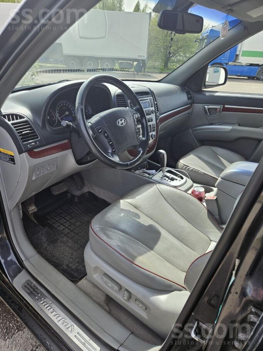Melns Hyundai Santa Fe 2006 Rīga, ar dzinēja tilpumu 2.20 L un nobraukumu 264 tūkst. km par 3600 €, foto 10 vietnē AUTOMOTO.COM.LV