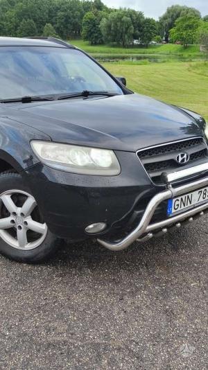 Black Hyundai Santa Fe 2006 in Vilnius, with an engine capacity of 2.19 L and mileage of 256 thousand km for 4550 €, photo  on AUTOMOTO.COM.LV