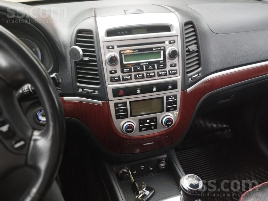 Melns Hyundai Santa Fe 2006 Rīga, ar dzinēja tilpumu 2.20 L un nobraukumu 365 tūkst. km par 3500 €, foto 3 vietnē AUTOMOTO.COM.LV