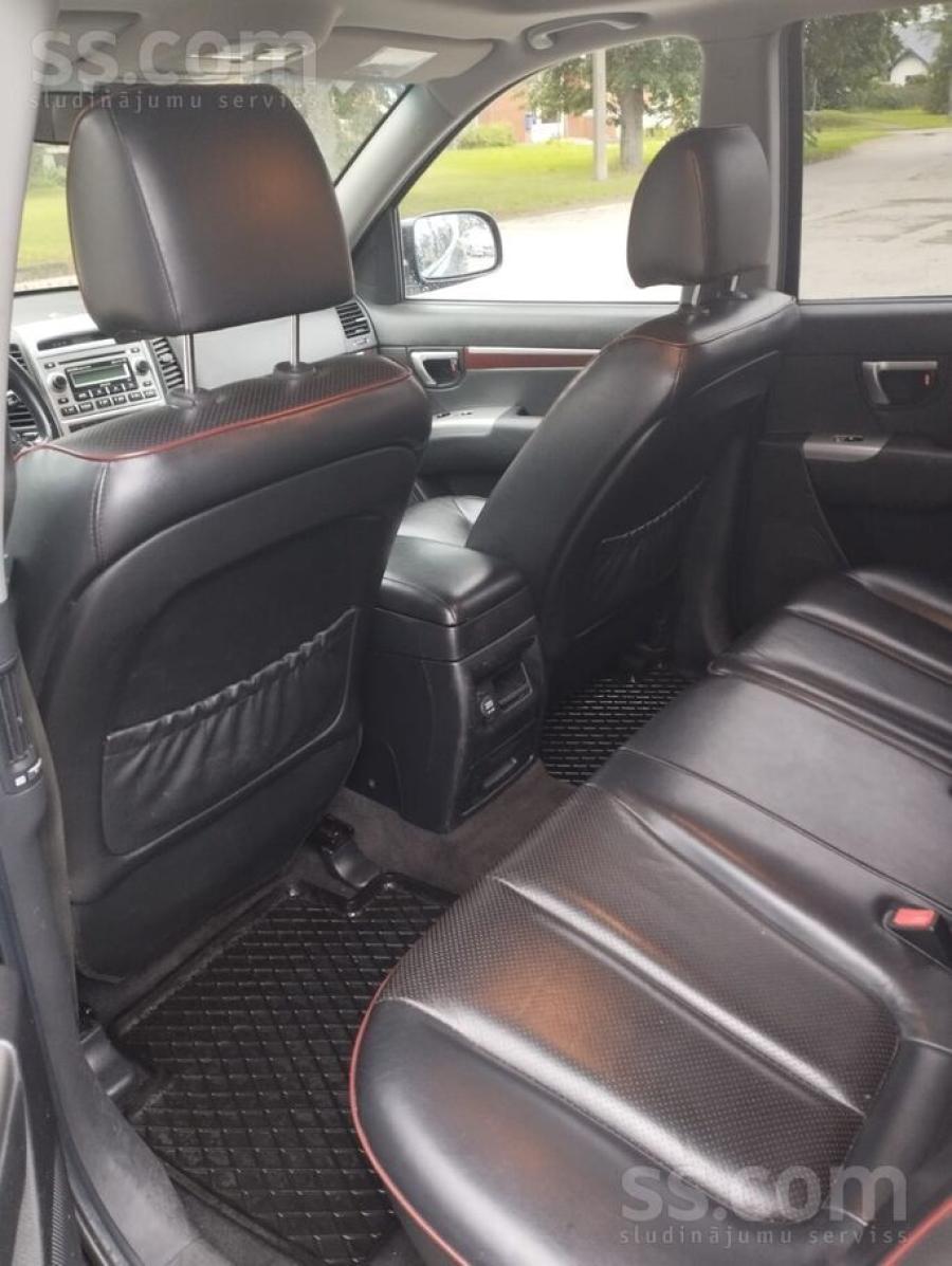 Melns Hyundai Santa Fe 2006 Rīga, ar dzinēja tilpumu 2.20 L un nobraukumu 365 tūkst. km par 3500 €, foto 4 vietnē AUTOMOTO.COM.LV