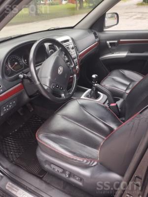 Melns Hyundai Santa Fe 2006 Rīga, ar dzinēja tilpumu 2.20 L un nobraukumu 365 tūkst. km par 3500 €, foto 5 vietnē AUTOMOTO.COM.LV