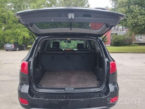 Black Hyundai Santa Fe 2006 in Riga, with an engine capacity of 2.20 L and mileage of 365 thousand km for 3500 €, photo 5 on AUTOMOTO.COM.LV