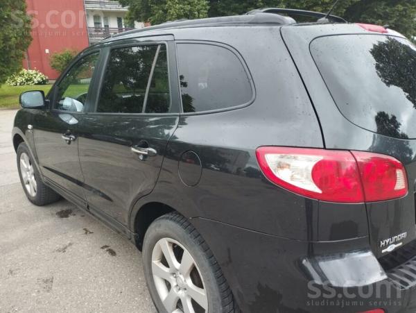 Black Hyundai Santa Fe 2006 in Riga, with an engine capacity of 2.20 L and mileage of 365 thousand km for 3500 €, photo 10 on AUTOMOTO.COM.LV