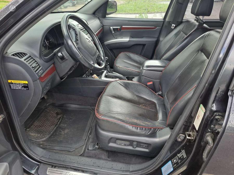 Melns Hyundai Santa Fe 2006 Jurbarkas, ar dzinēja tilpumu 2.19 L un nobraukumu 271 tūkst. km par 3850 €, foto 7 vietnē AUTOMOTO.COM.LV