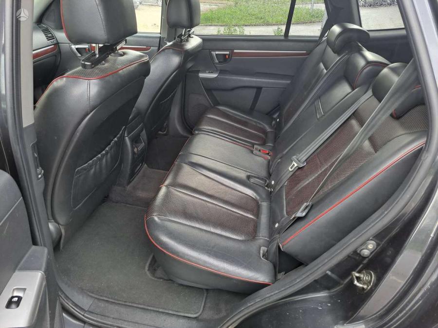 Melns Hyundai Santa Fe 2006 Jurbarkas, ar dzinēja tilpumu 2.19 L un nobraukumu 271 tūkst. km par 3850 €, foto 8 vietnē AUTOMOTO.COM.LV