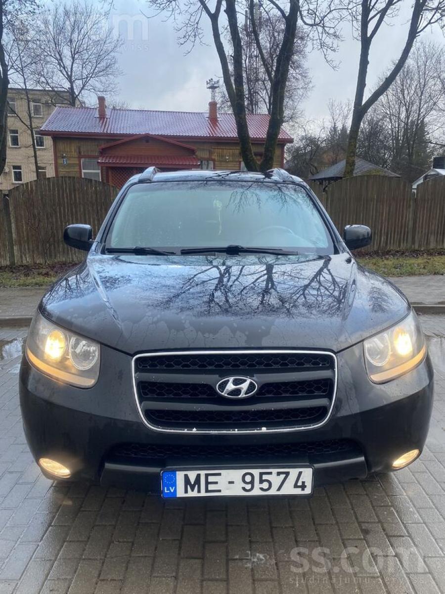 Black Hyundai Santa Fe 2006 in Rezekne, with an engine capacity of 2.20 L and mileage of 277 thousand km for 3600 €, photo 4 on AUTOMOTO.COM.LV