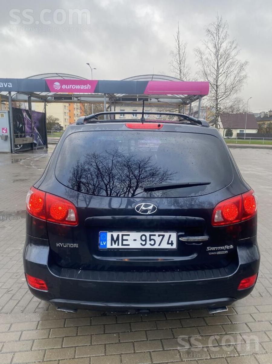 Black Hyundai Santa Fe 2006 in Rezekne, with an engine capacity of 2.20 L and mileage of 277 thousand km for 3600 €, photo 6 on AUTOMOTO.COM.LV