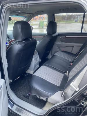 Black Hyundai Santa Fe 2006 in Rezekne, with an engine capacity of 2.20 L and mileage of 277 thousand km for 3600 €, photo 9 on AUTOMOTO.COM.LV