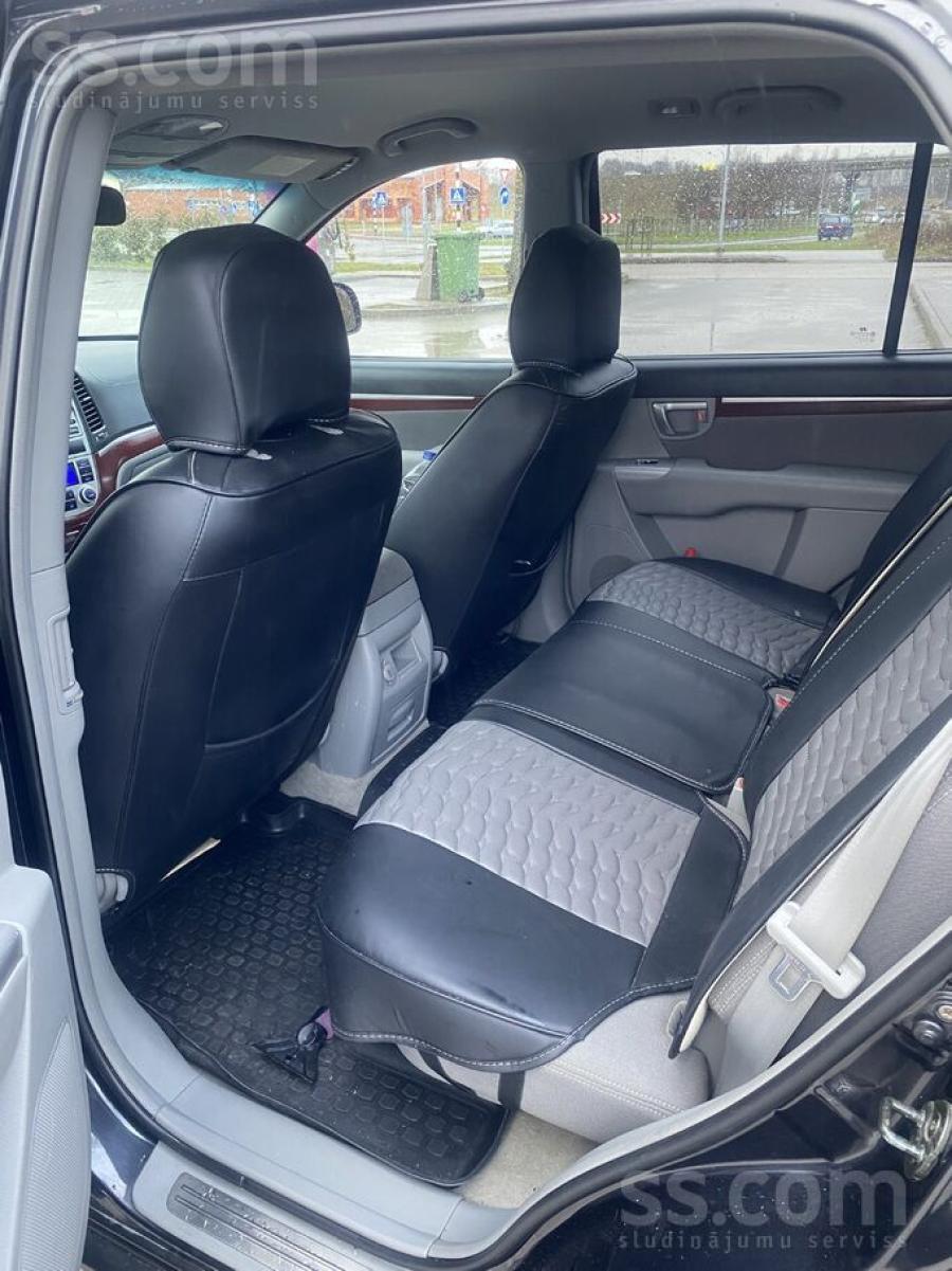 Black Hyundai Santa Fe 2006 in Rezekne, with an engine capacity of 2.20 L and mileage of 277 thousand km for 3600 €, photo 9 on AUTOMOTO.COM.LV