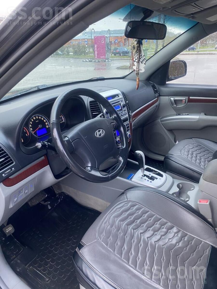 Black Hyundai Santa Fe 2006 in Rezekne, with an engine capacity of 2.20 L and mileage of 277 thousand km for 3600 €, photo 10 on AUTOMOTO.COM.LV