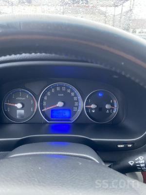 Black Hyundai Santa Fe 2006 in Rezekne, with an engine capacity of 2.20 L and mileage of 277 thousand km for 3600 €, photo 11 on AUTOMOTO.COM.LV