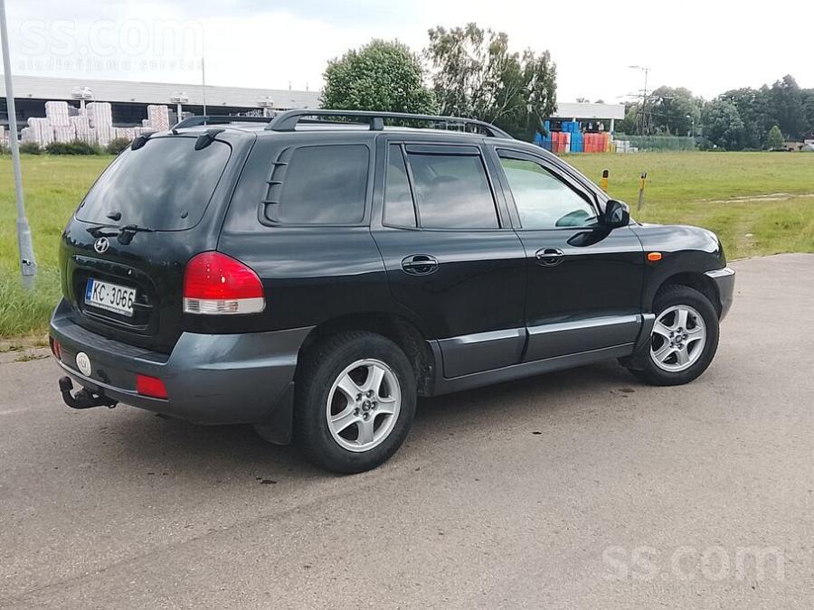 Black Hyundai Santa Fe 2006 in Riga, with an engine capacity of 2.40 L and mileage of 352 thousand km for 1600 €, photo 4 on AUTOMOTO.COM.LV