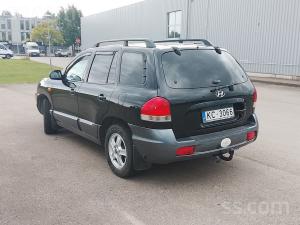 Black Hyundai Santa Fe 2006 in Riga, with an engine capacity of 2.40 L and mileage of 352 thousand km for 1600 €, photo 5 on AUTOMOTO.COM.LV