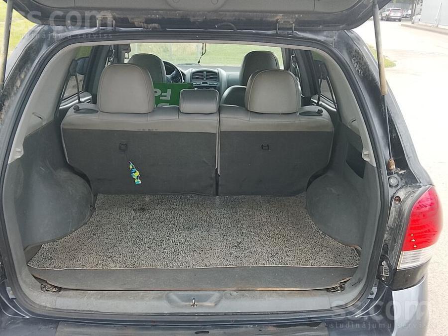 Black Hyundai Santa Fe 2006 in Riga, with an engine capacity of 2.40 L and mileage of 352 thousand km for 1600 €, photo 10 on AUTOMOTO.COM.LV