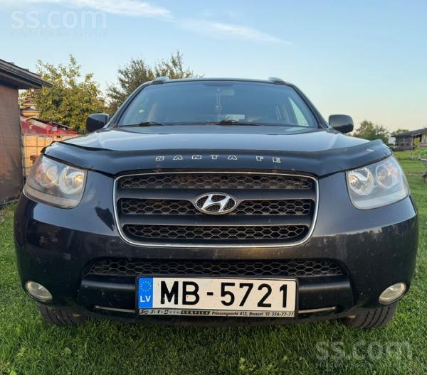 Black Hyundai Santa Fe 2006 in Dobele, with an engine capacity of 2.20 L and mileage of 296 thousand km for 1500 €, photo 1 on AUTOMOTO.COM.LV