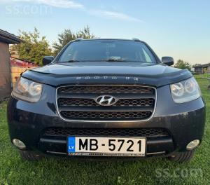 Black Hyundai Santa Fe 2006 in Dobele, with an engine capacity of 2.20 L and mileage of 296 thousand km for 1500 €, photo  on AUTOMOTO.COM.LV