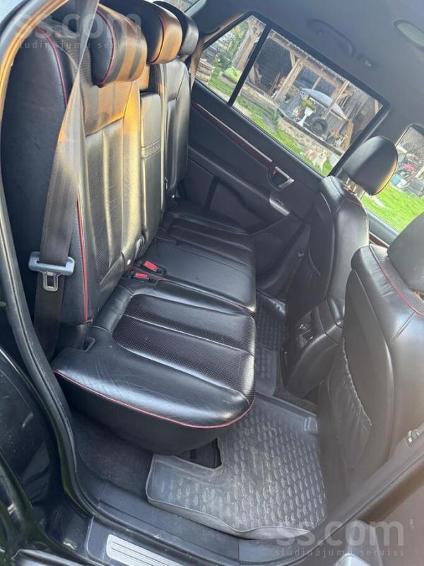 Black Hyundai Santa Fe 2006 in Dobele, with an engine capacity of 2.20 L and mileage of 296 thousand km for 1500 €, photo 7 on AUTOMOTO.COM.LV