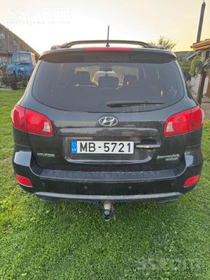 Black Hyundai Santa Fe 2006 in Dobele, with an engine capacity of 2.20 L and mileage of 296 thousand km for 1500 €, photo 10 on AUTOMOTO.COM.LV
