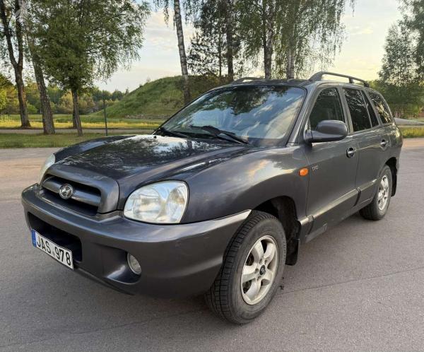 Black Hyundai Santa Fe 2006 in Taurage, with an engine capacity of 1.99 L and mileage of 372 thousand km for 1550 €, photo 1 on AUTOMOTO.COM.LV