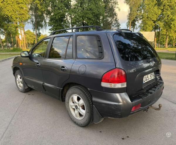 Black Hyundai Santa Fe 2006 in Taurage, with an engine capacity of 1.99 L and mileage of 372 thousand km for 1550 €, photo 3 on AUTOMOTO.COM.LV