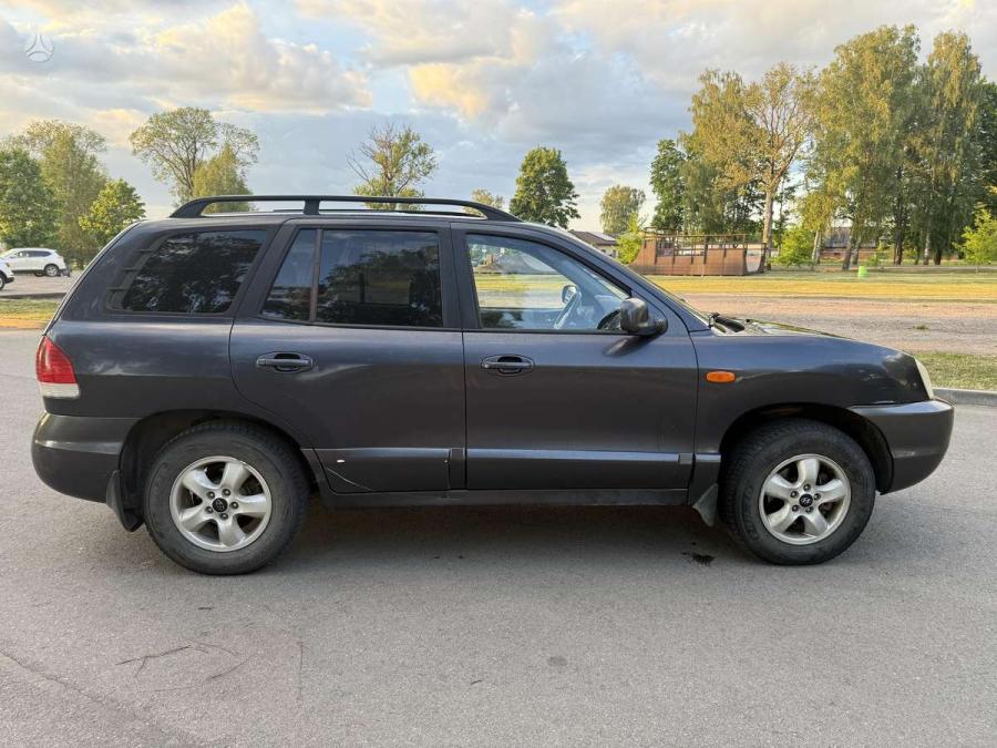 Melns Hyundai Santa Fe 2006 Tauragė, ar dzinēja tilpumu 1.99 L un nobraukumu 372 tūkst. km par 1550 €, foto 7 vietnē AUTOMOTO.COM.LV