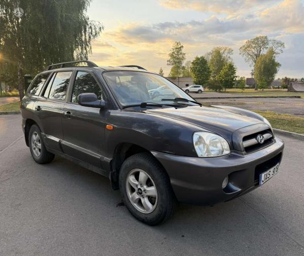 Black Hyundai Santa Fe 2006 in Taurage, with an engine capacity of 1.99 L and mileage of 372 thousand km for 1550 €, photo 7 on AUTOMOTO.COM.LV