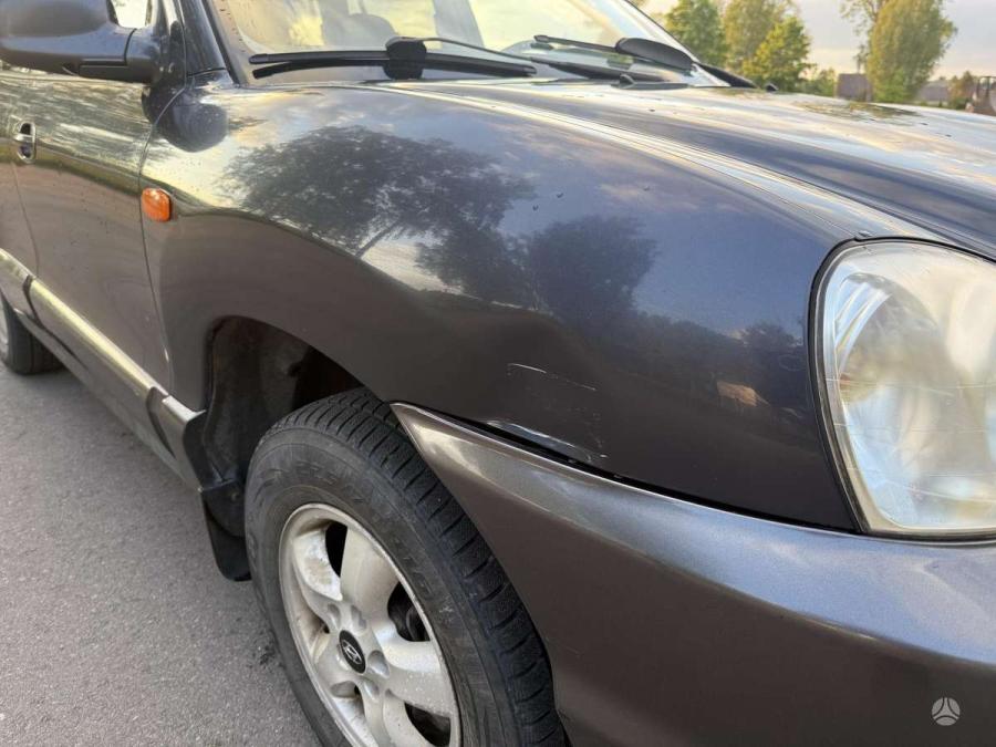 Melns Hyundai Santa Fe 2006 Tauragė, ar dzinēja tilpumu 1.99 L un nobraukumu 372 tūkst. km par 1550 €, foto 9 vietnē AUTOMOTO.COM.LV