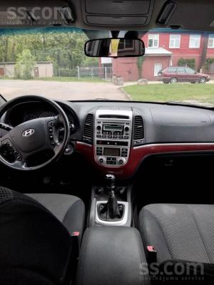 Melns Hyundai Santa Fe 2006 Jēkabpils, ar dzinēja tilpumu 2.20 L un nobraukumu 304 tūkst. km par 1000 €, foto 4 vietnē AUTOMOTO.COM.LV